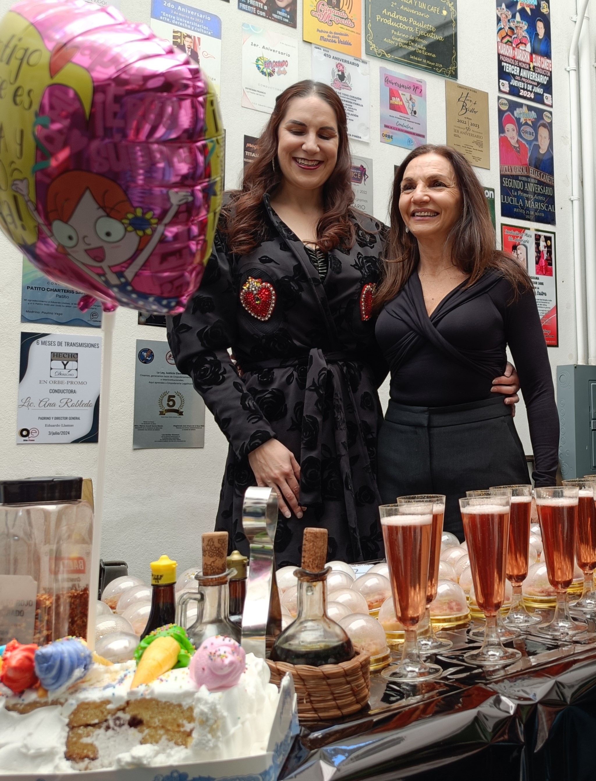 Tercer Aniversarios Del Programa “Abriendo el Telón” Con Paulina Vega ...