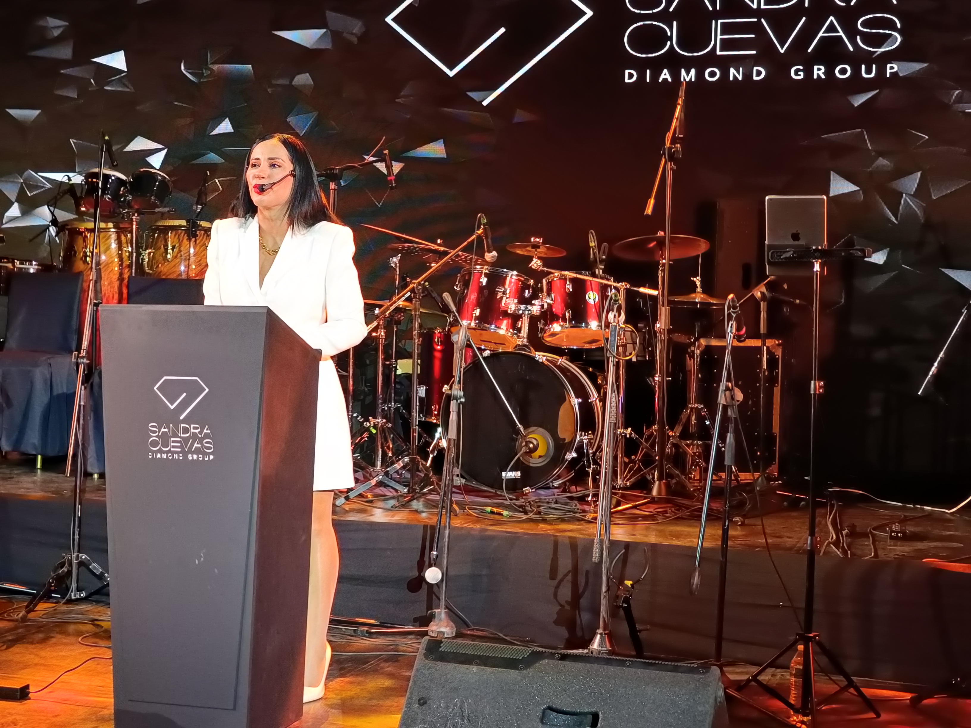 Sandra Cuevas Lanza su Multiempresa Diamond Group – VIVE & COMENTA