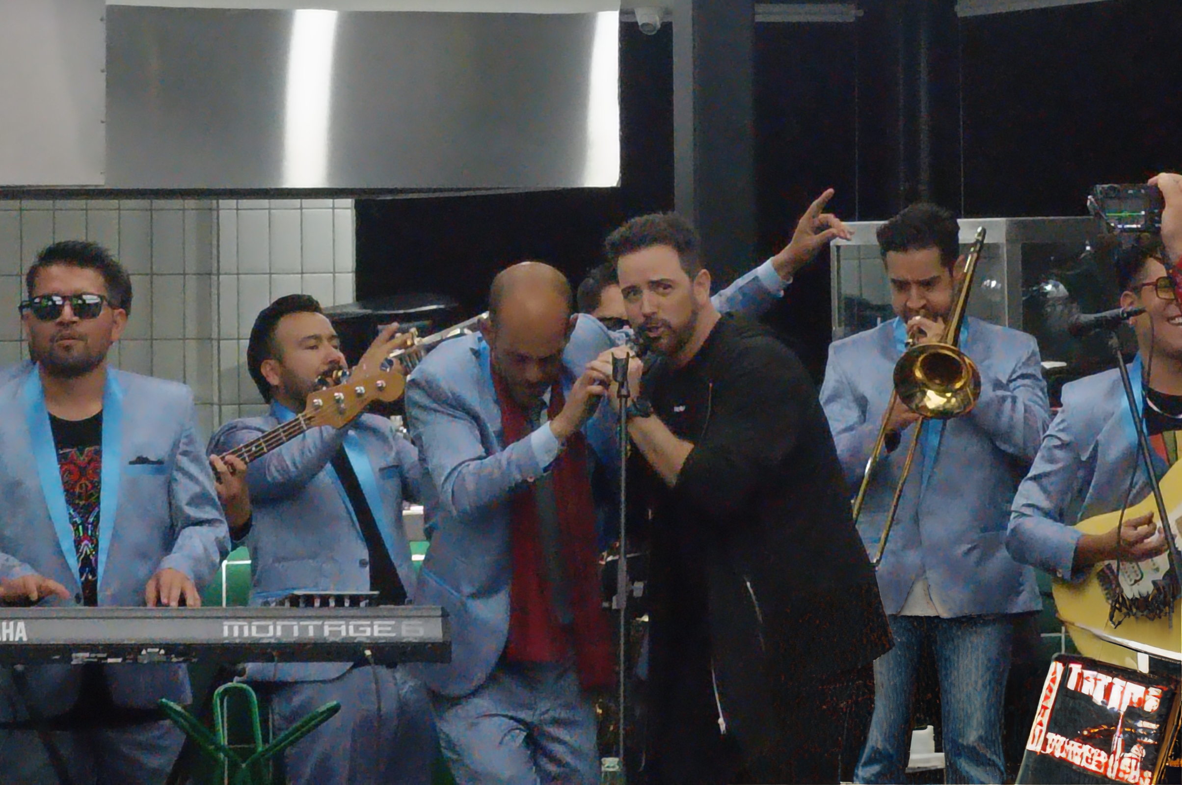 Mane de la Parra Inaugura Los Tacos Atarantados Sucursal Virreyes en la ...