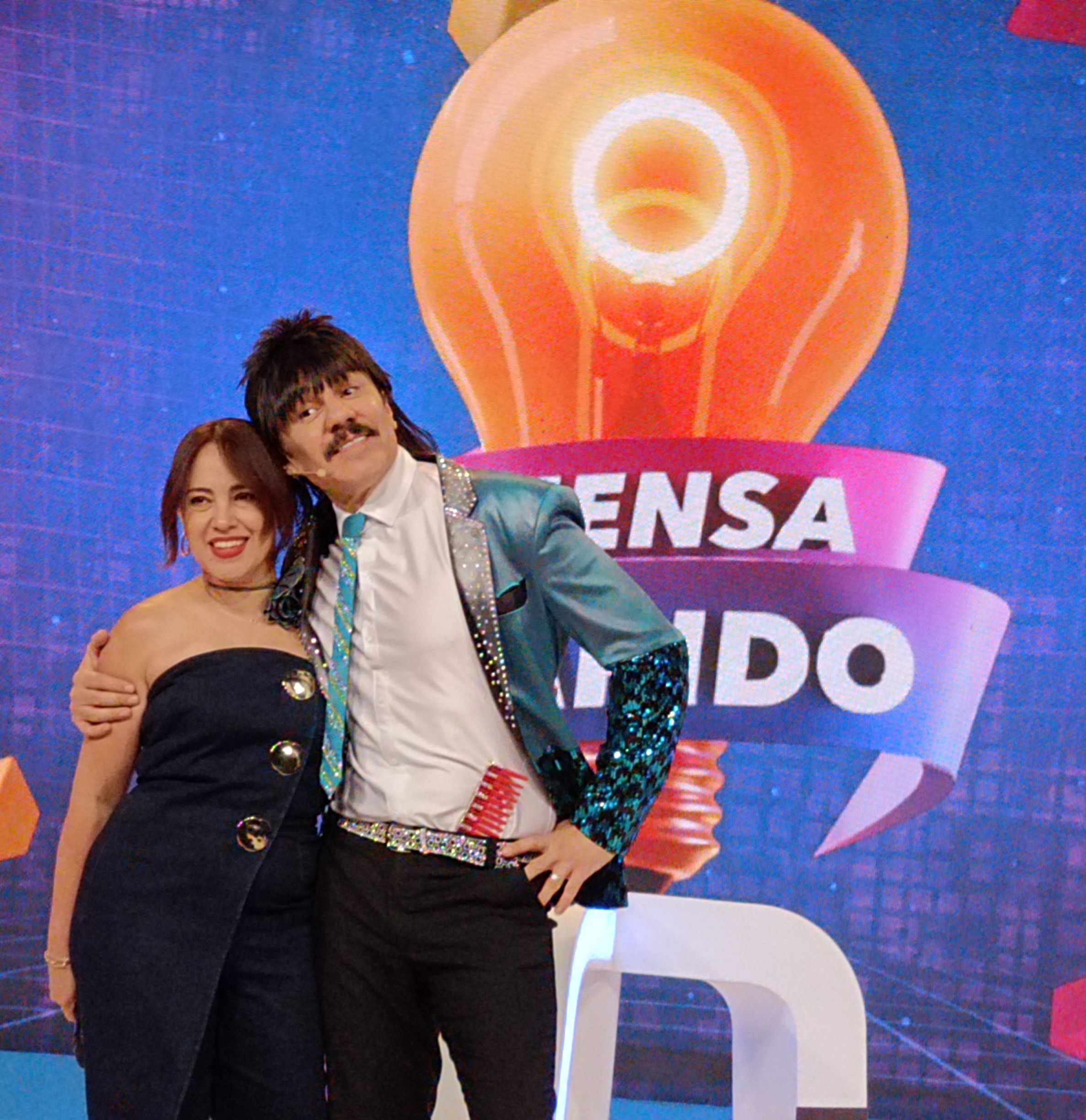 Adrián Uribe Regresa a los Game Show con el Programa “Piensa Rápido” – VIVE & COMENTA